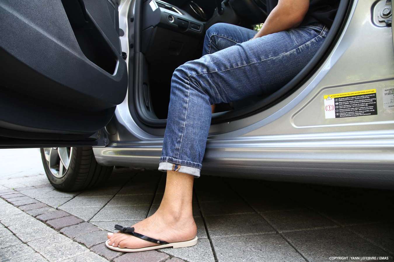 Conduire en tong, la nouvelle tendance qui se démocratise en France ...